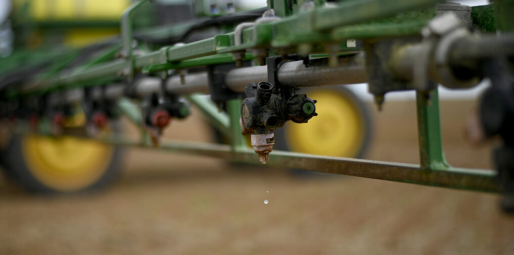 Loopholes in France’s pesticide export ban allow growing shipments of ...