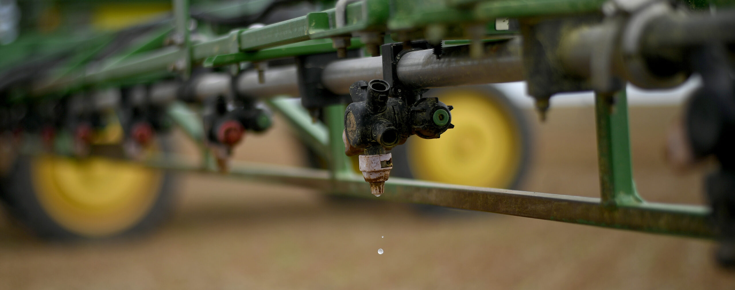 Loopholes in France’s pesticide export ban allow growing shipments of ...